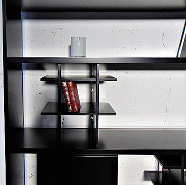 Satin black bookcase with modular interior, 80s | intOndo