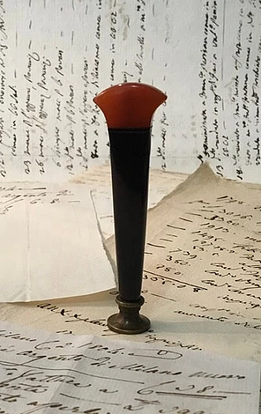 Bakelite seal, letters D B | intOndo