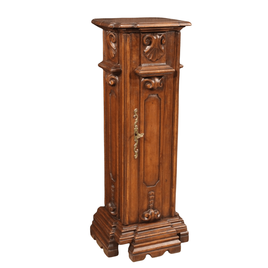 Renaissance-style sculpted wooden column | intOndo