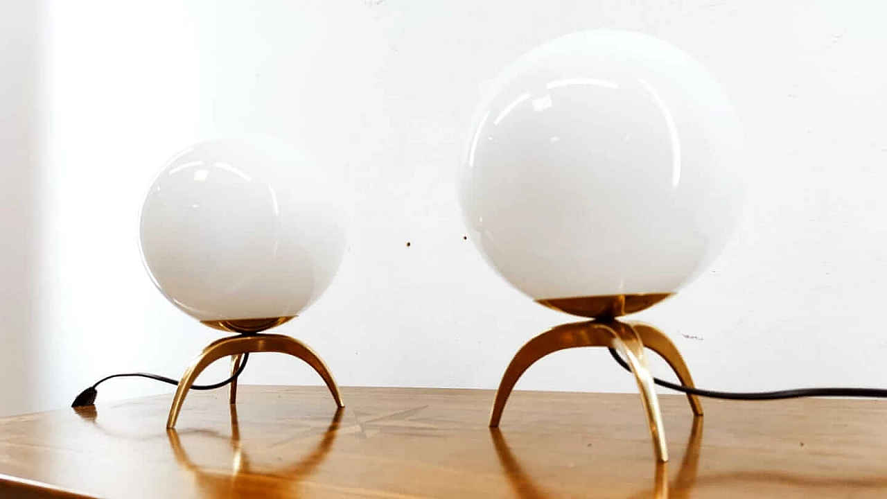 Pair of sphere-shaped table lamps, 1970s | intOndo