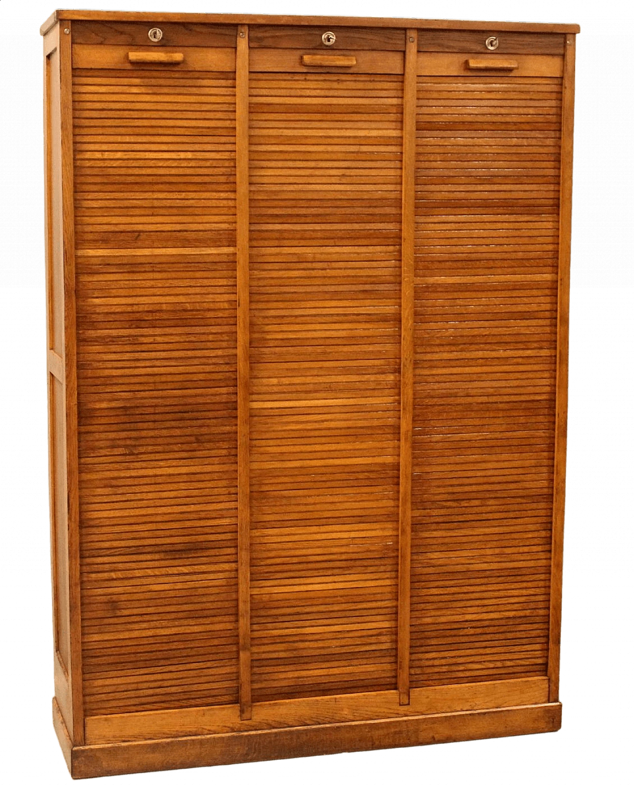 Oak triple shutter filing cabinet, early 20th century | intOndo