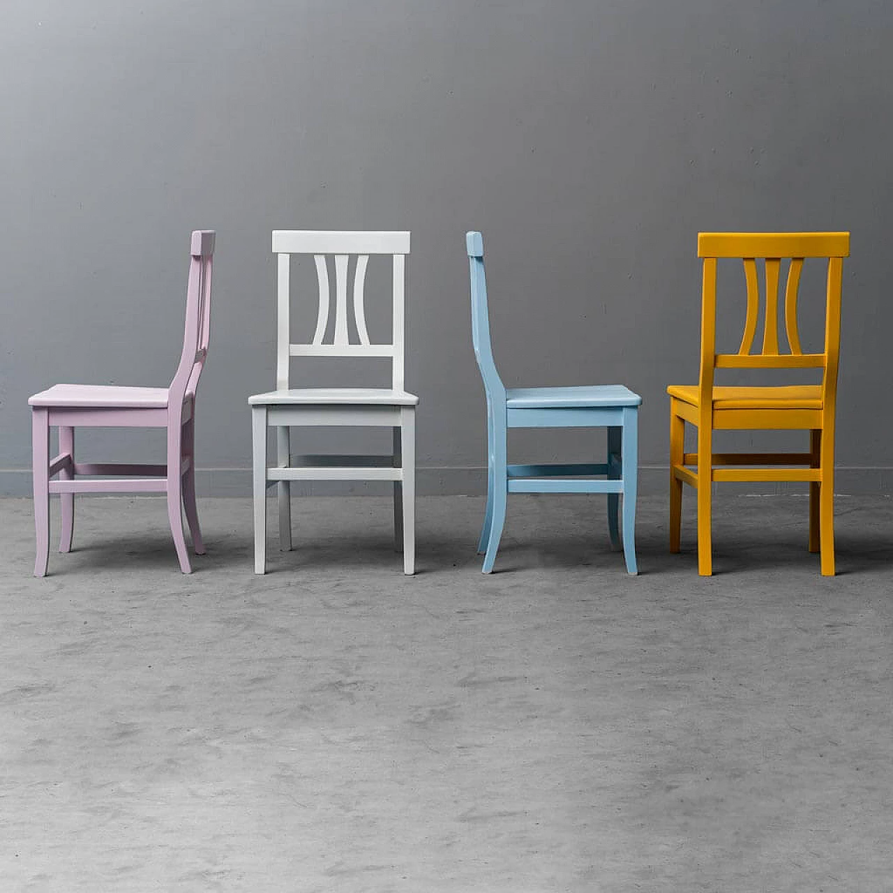 4 Colored wood chairs, 1950s | intOndo