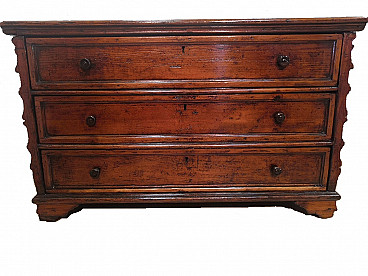 Solid spruce three-drawer chest of drawers, late 17th century | intOndo