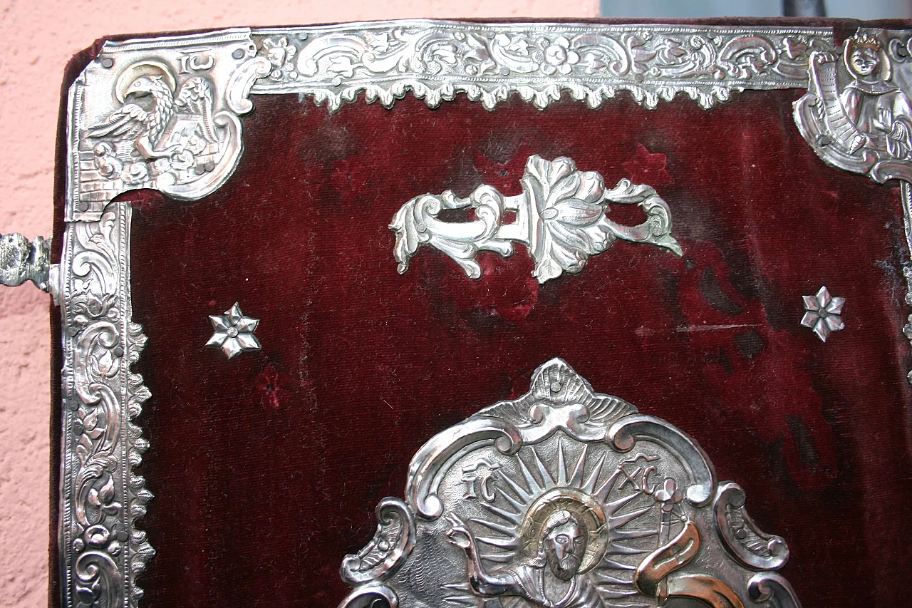 Velvet and silver missal cover, early 18th century | intOndo