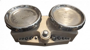 Bakelite scales, 1940s | intOndo