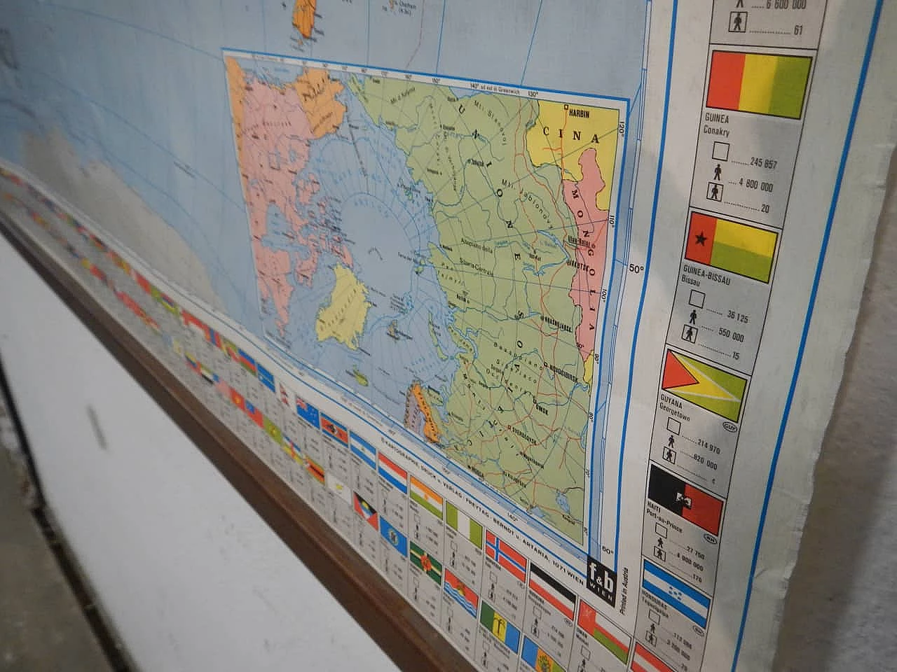 World map by Freytag & Berndt, 1980s | intOndo