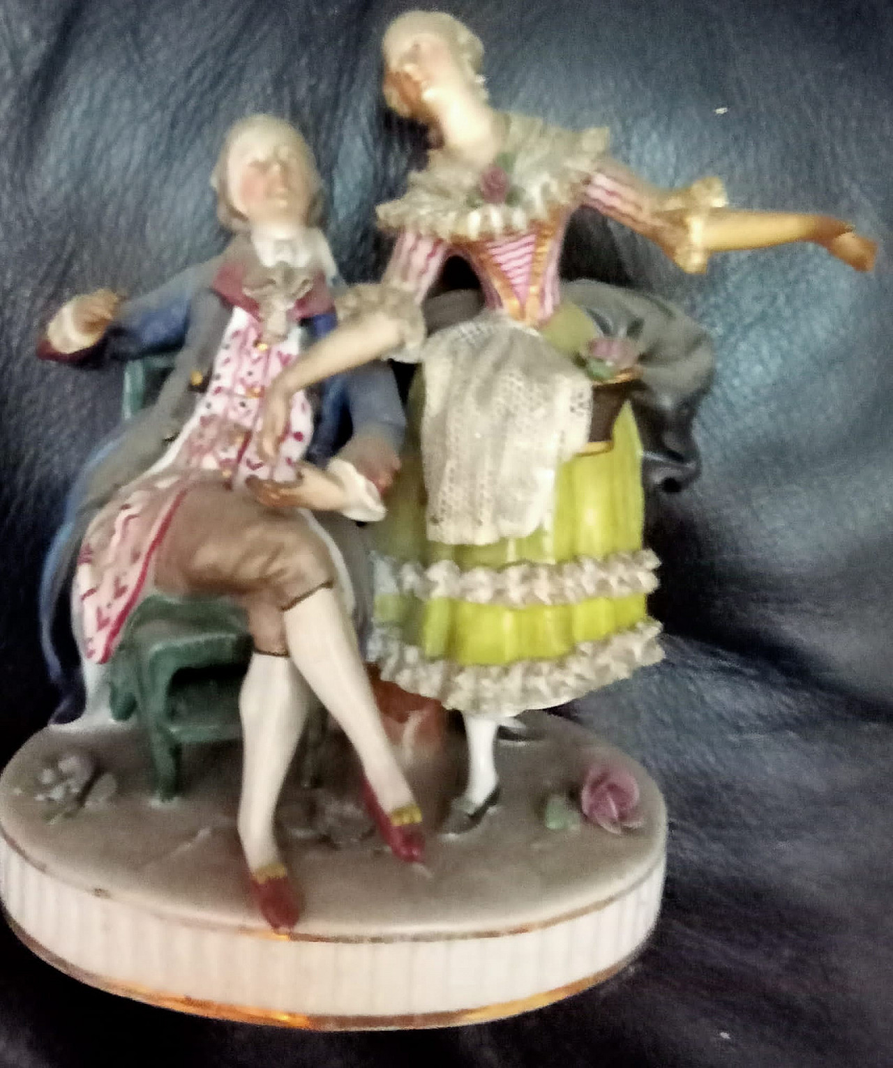 Statuettes of 18th-century figures in Capodimonte ceramics, 1910s | intOndo