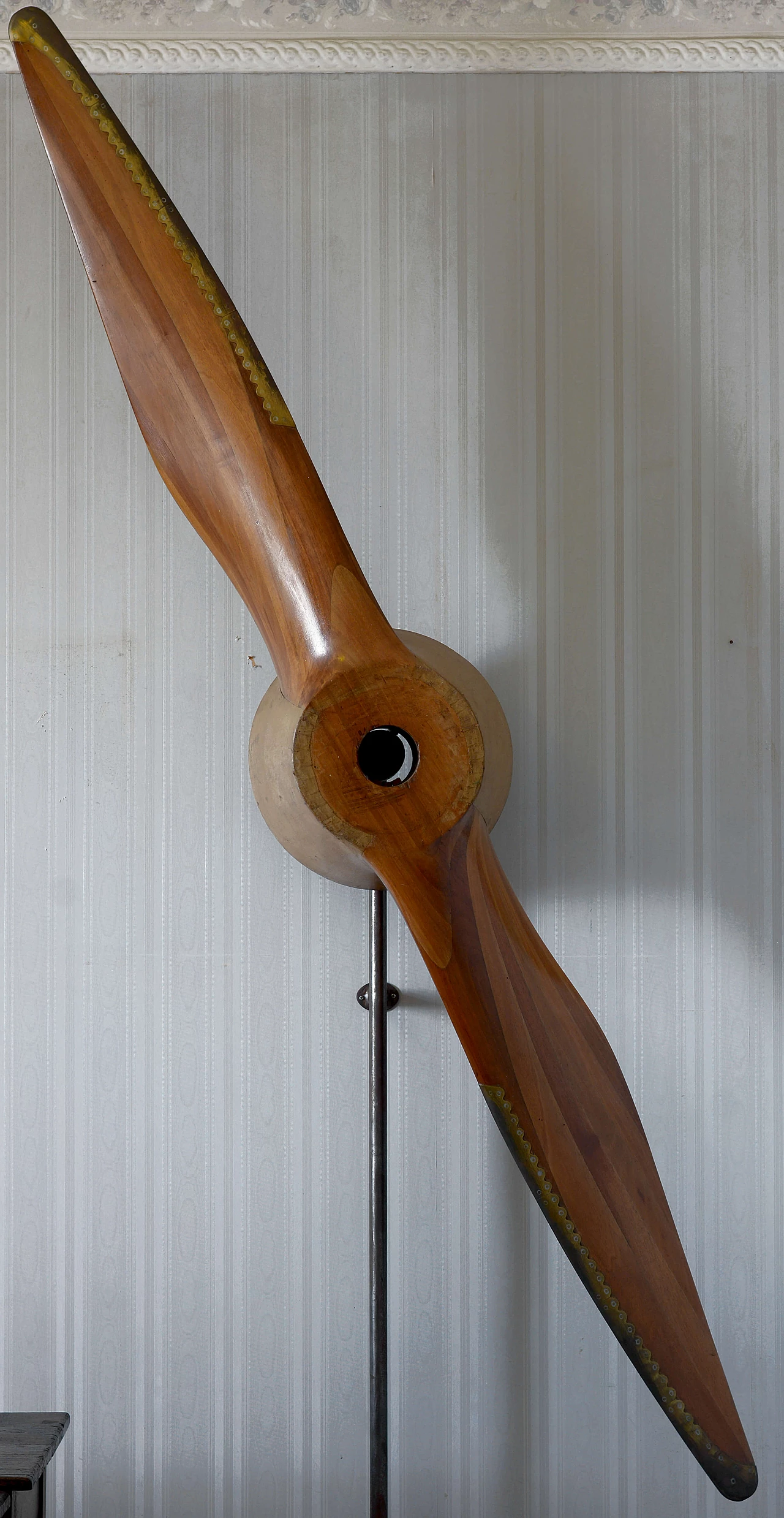 Decorative wood propeller by Officine Aeronautiche Caproni, 1920s | intOndo