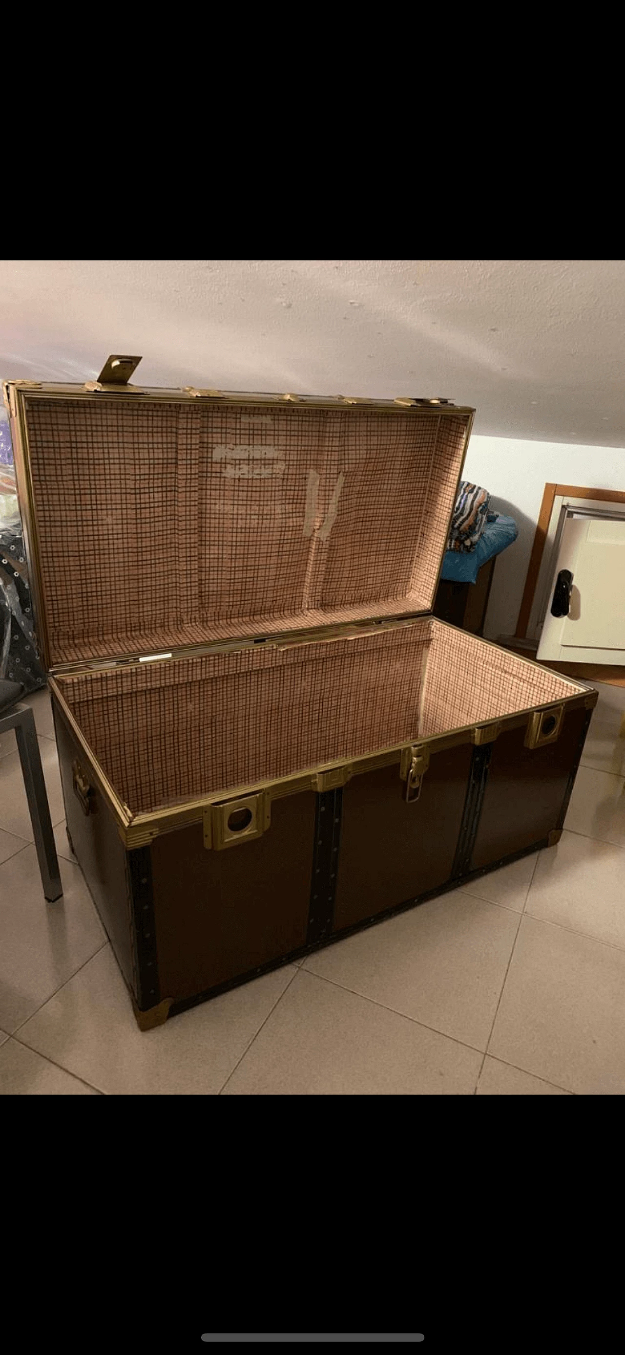 Metal trunk with gilded details, 1960s | intOndo
