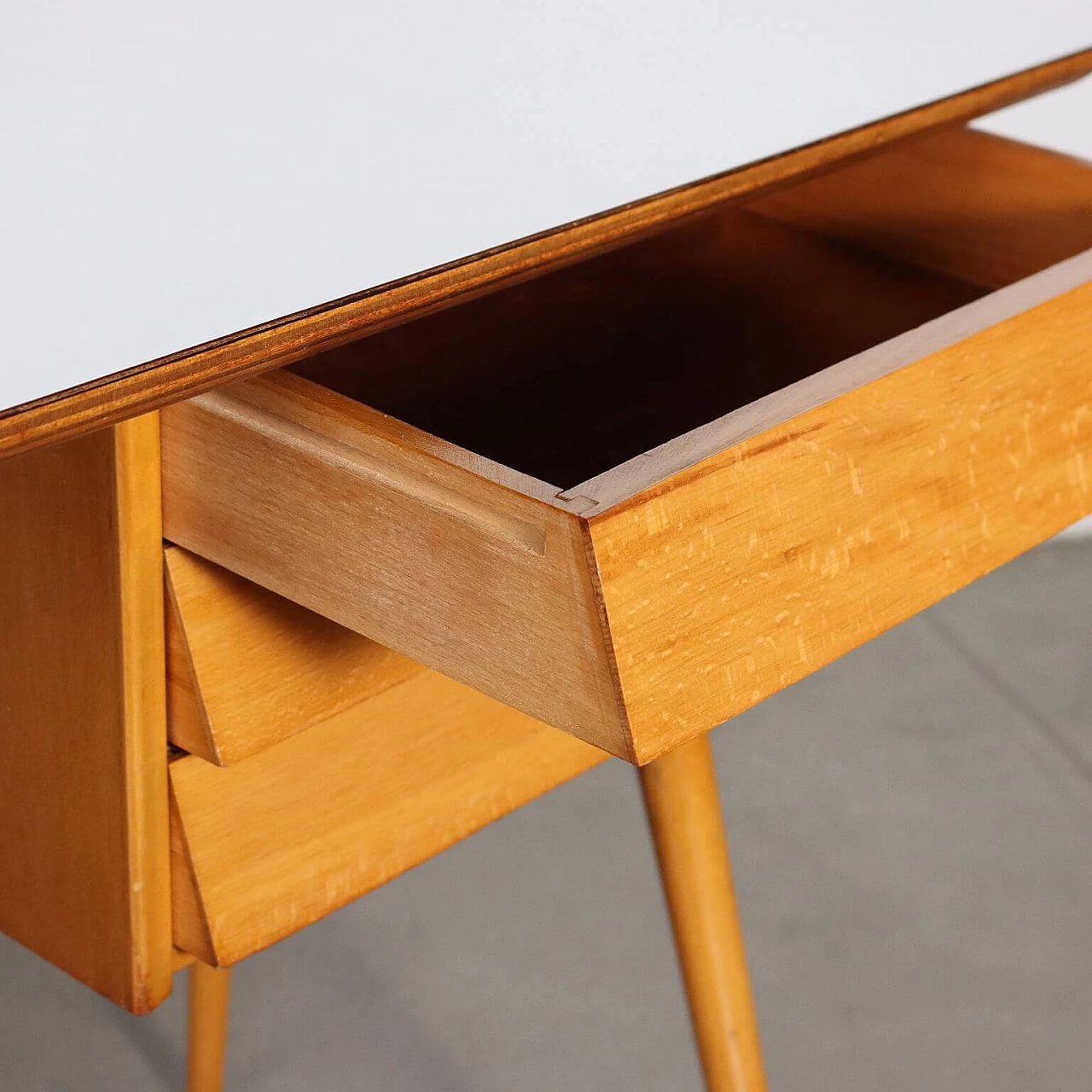 Beech desk with formica top, 1950s | intOndo