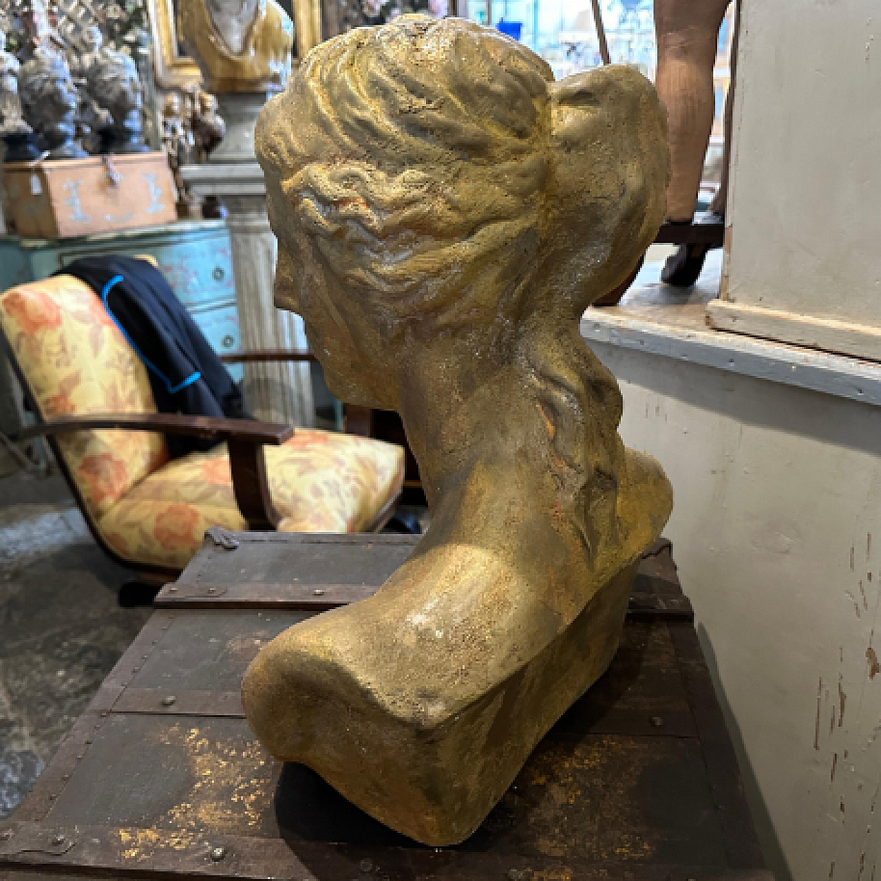 Venus de Milo bust, gilded plaster sculpture, 1950s | intOndo