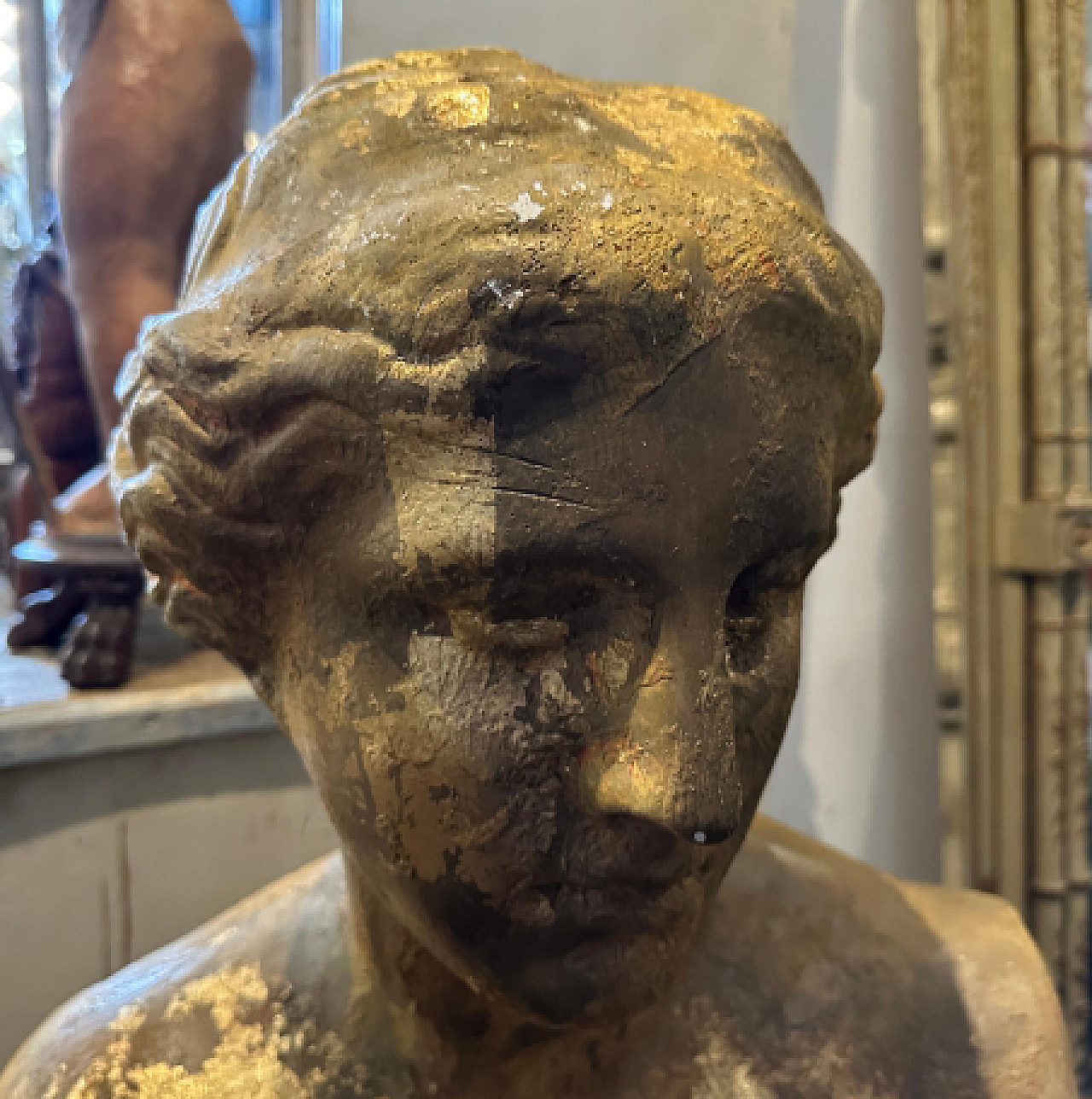 Venus de Milo bust, gilded plaster sculpture, 1950s | intOndo