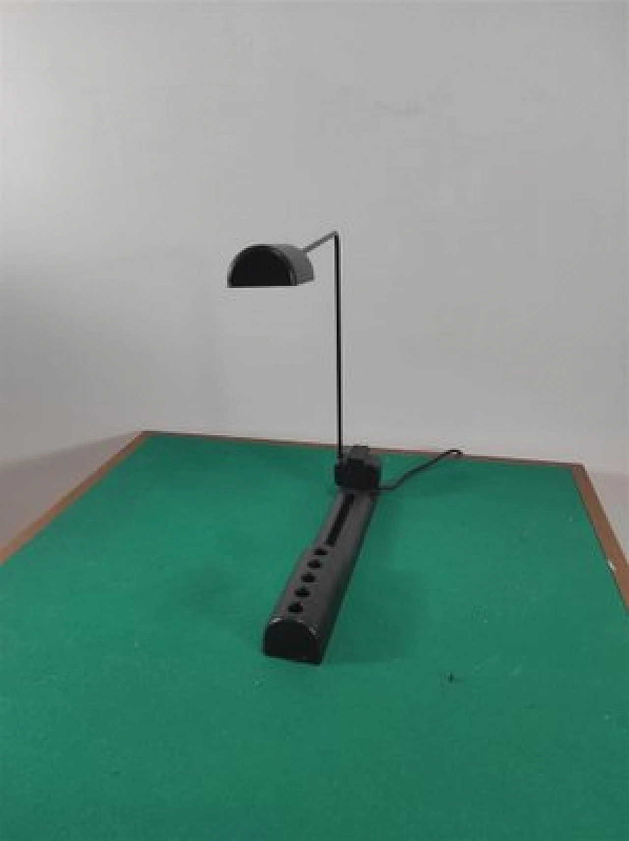 Office table lamp in black metal attributed to T. Cimini, 1980s | intOndo