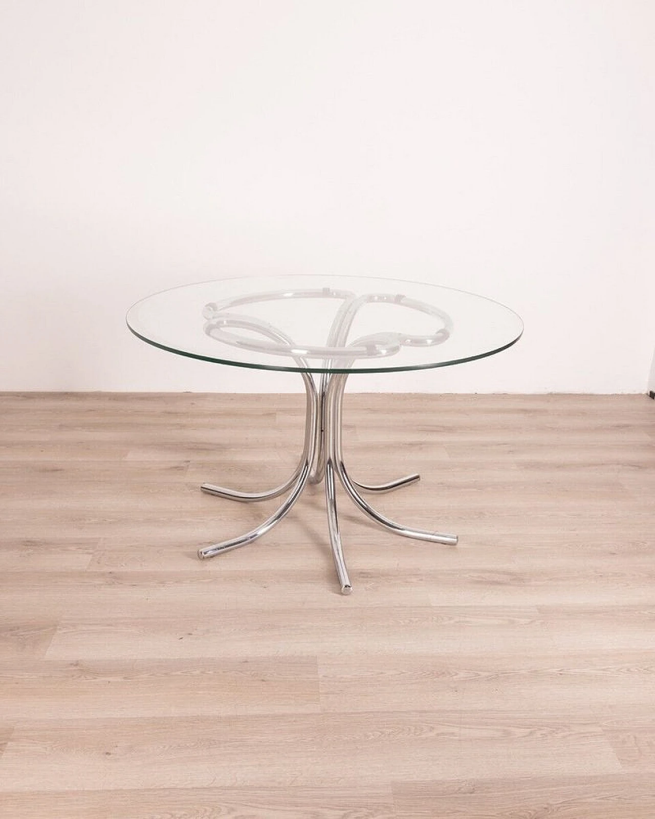 Round glass table with chromed tubular metal frame, 1970s | intOndo