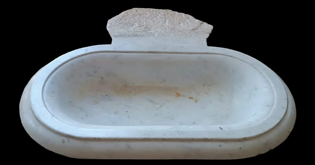 Tuscan Carrara marble stoup, 18th century | intOndo
