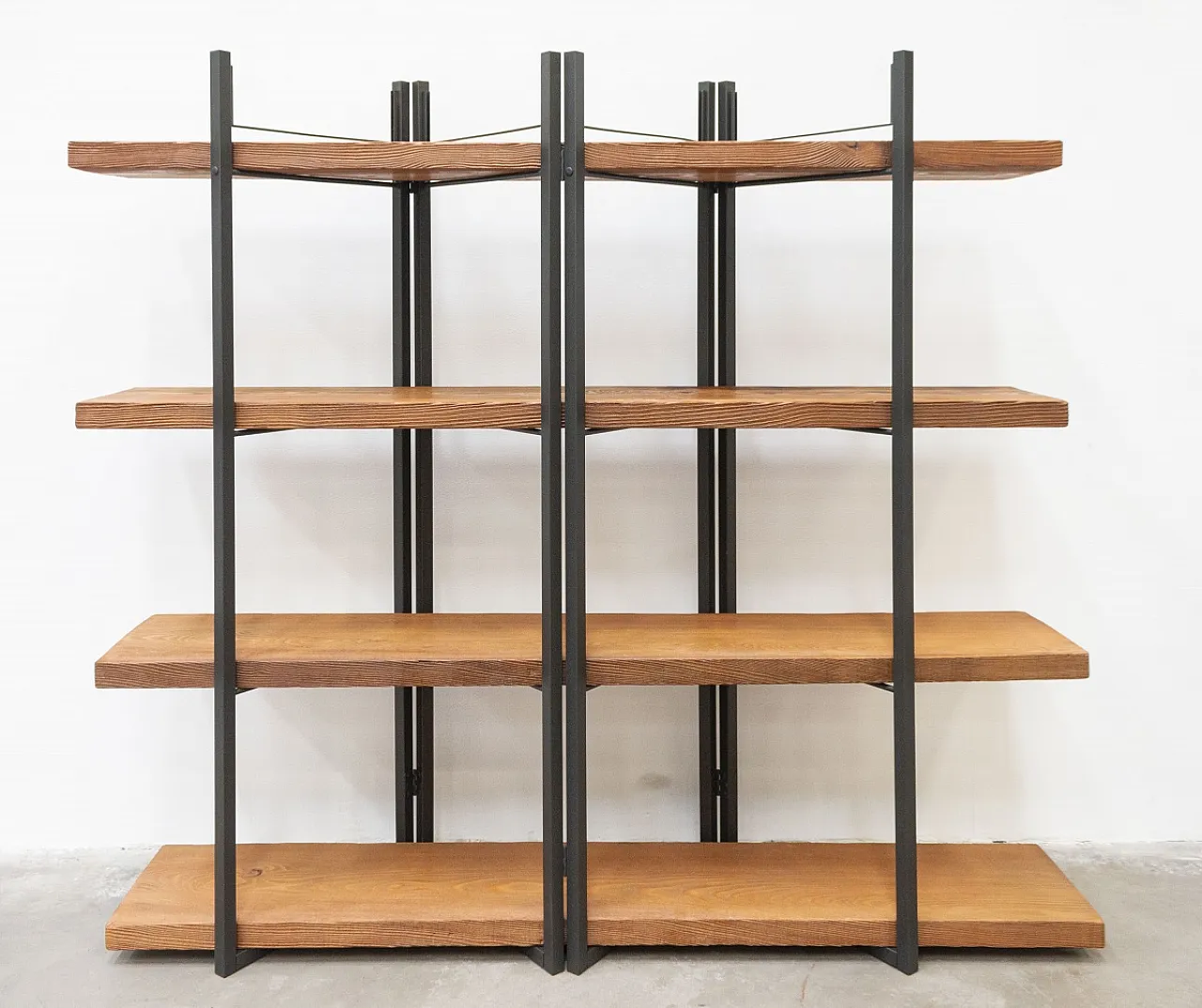 Artisan bookcase in iron and larch wood, 20th century | intOndo