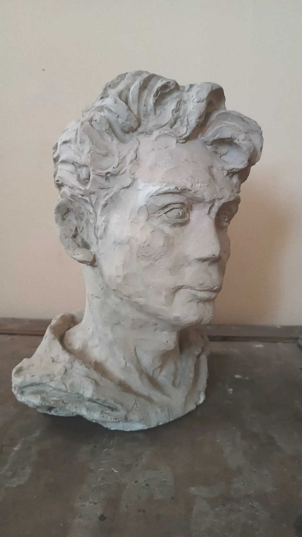 Plaster sculpture by A. Novelli, early 20th century | intOndo