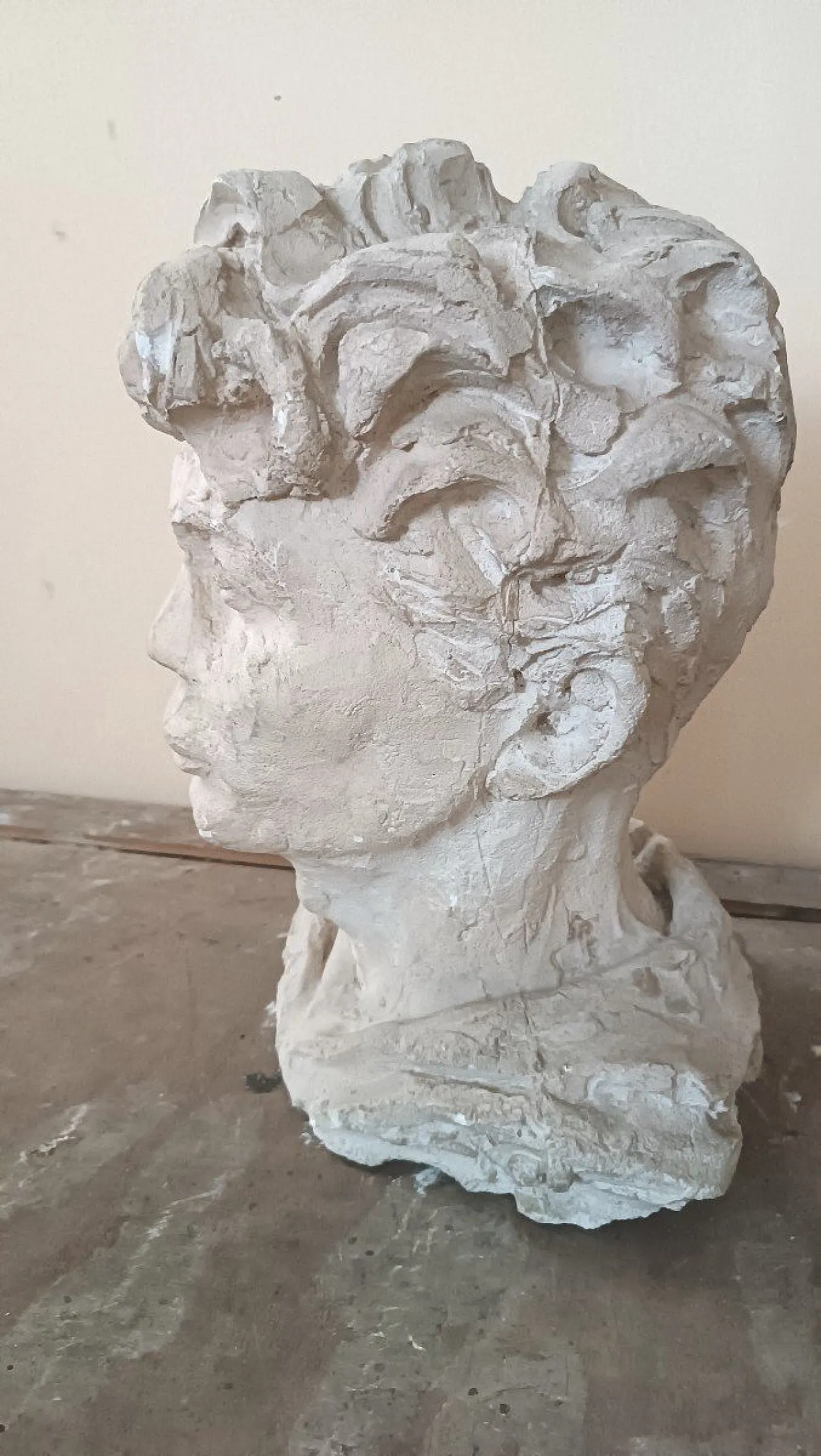 Plaster sculpture by A. Novelli, early 20th century | intOndo