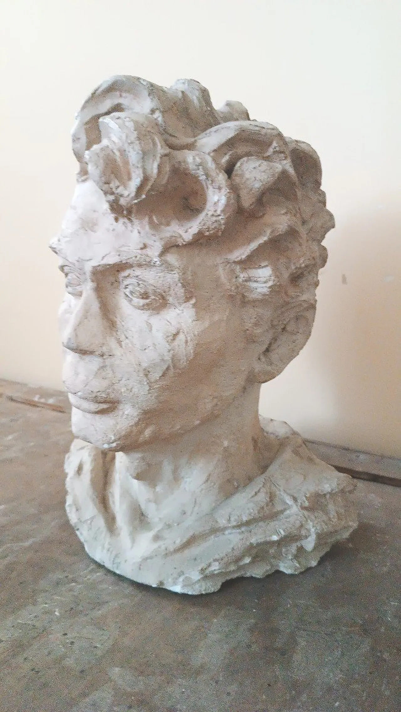 Plaster sculpture by A. Novelli, early 20th century | intOndo